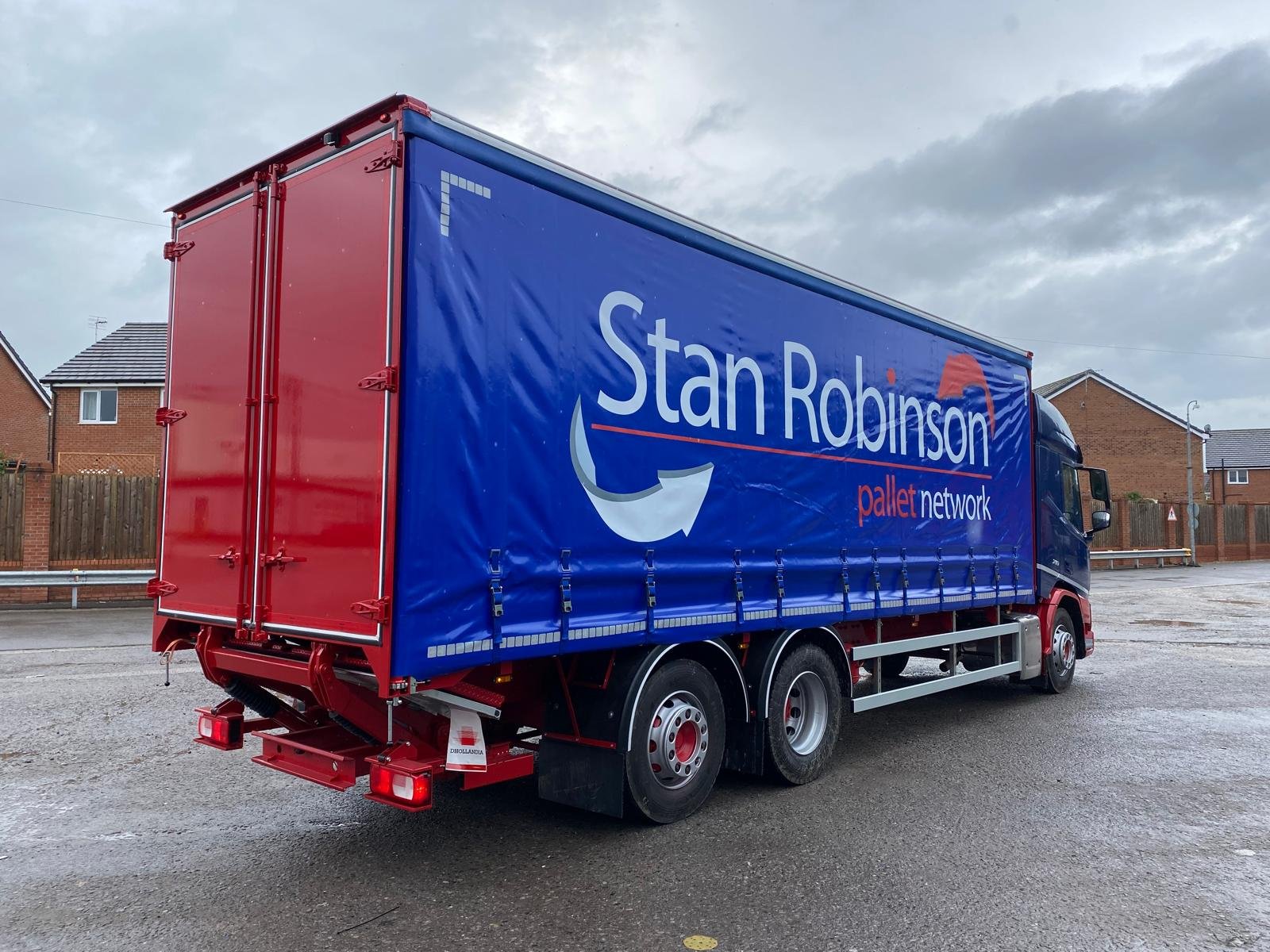 Another new Tautliner with taillift, for Stan Robinson (Stafford) Ltd ...